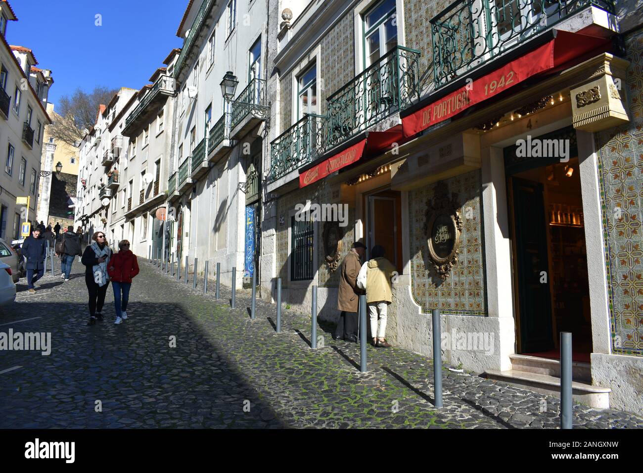 Lisbon tiled walls hi-res stock photography and images - Alamy