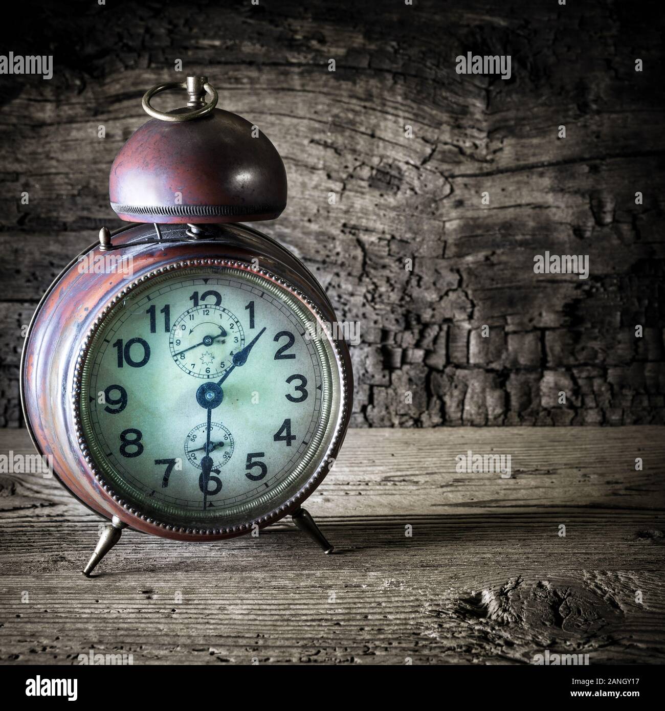 old alarm clock - close up Stock Photo - Alamy