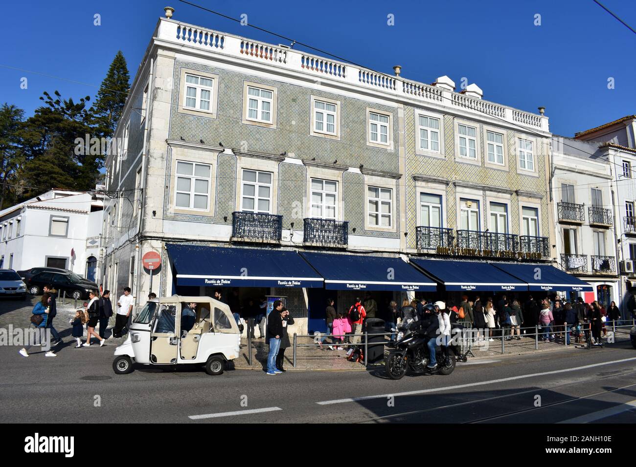 People queuing outside the Pastéis de Belém pastry shop and cafe, Belem ...