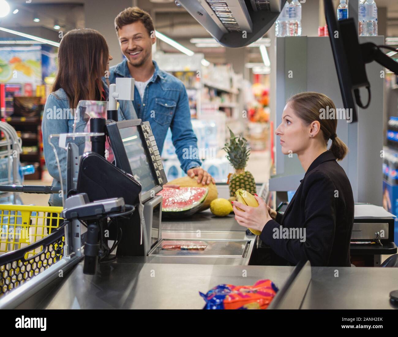 Supermarket checkout operator hi-res stock photography and images - Alamy