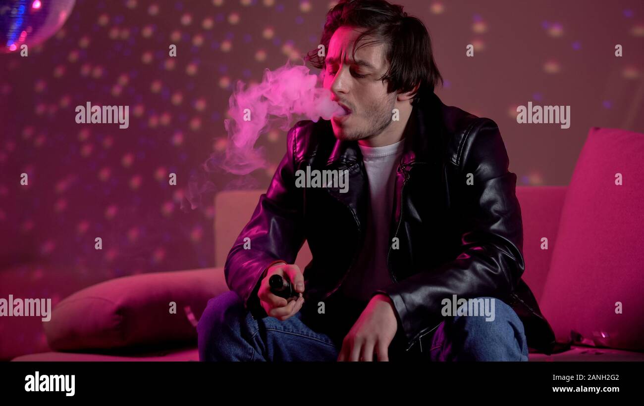 Idle man hi-res stock photography and images - Alamy