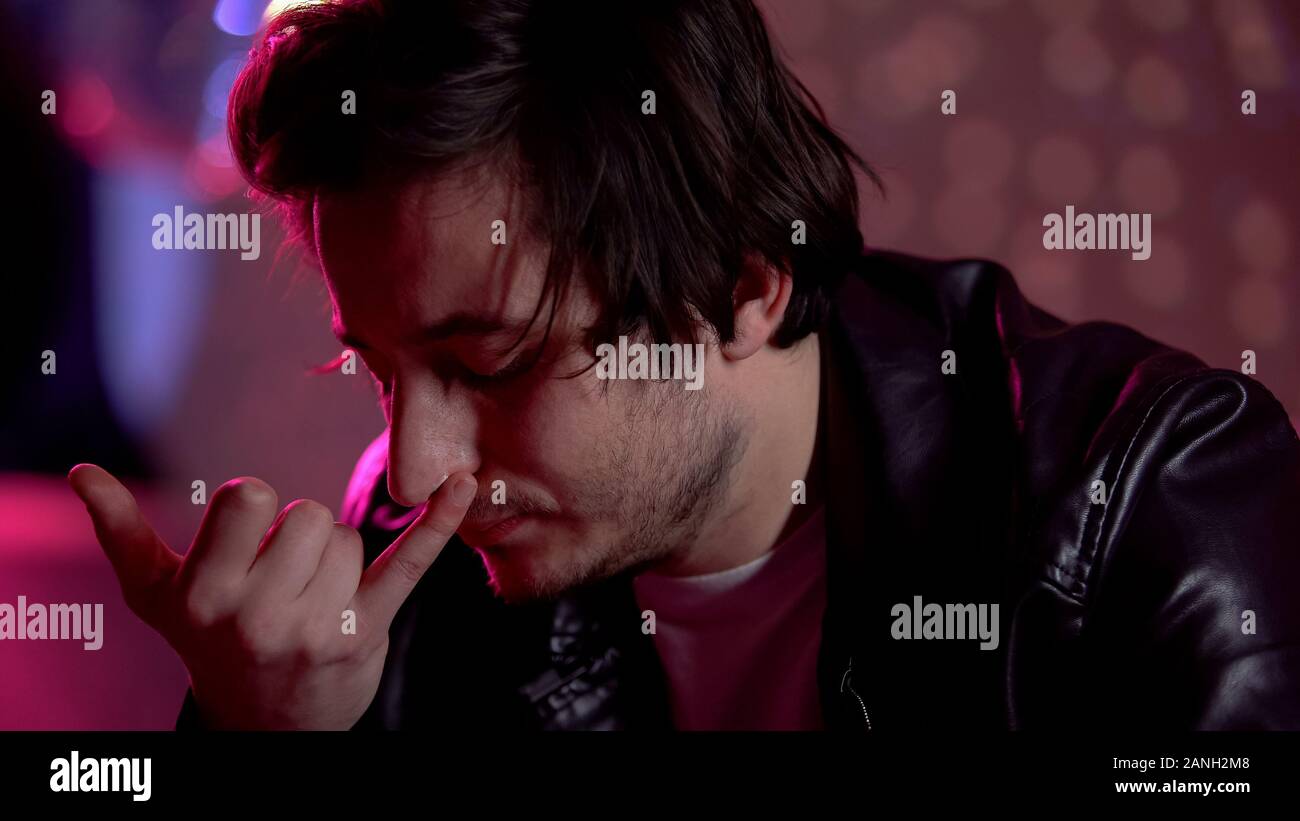 Snorting coke hi-res stock photography and images - Alamy