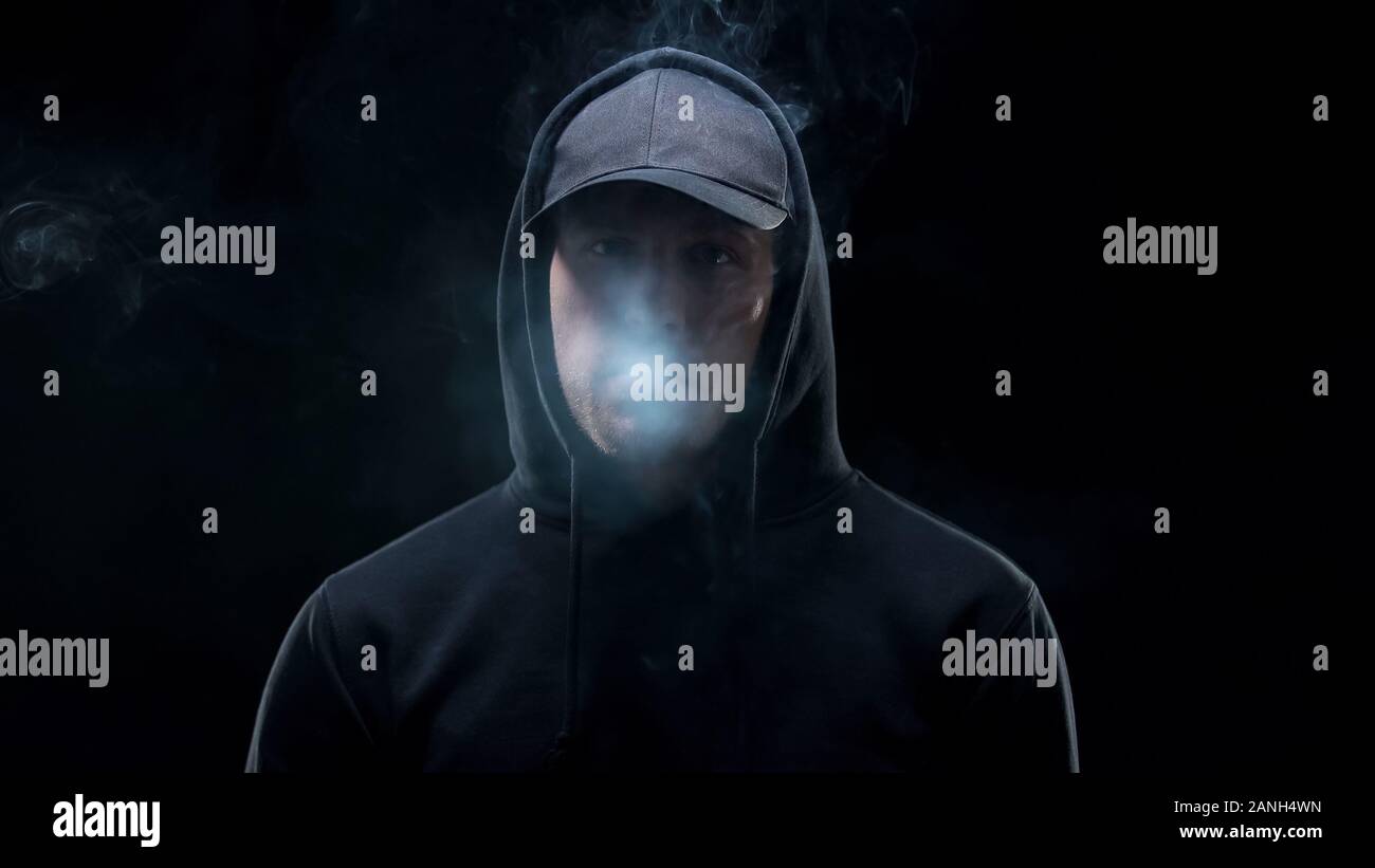 Outlaw looking hi-res stock photography and images - Alamy