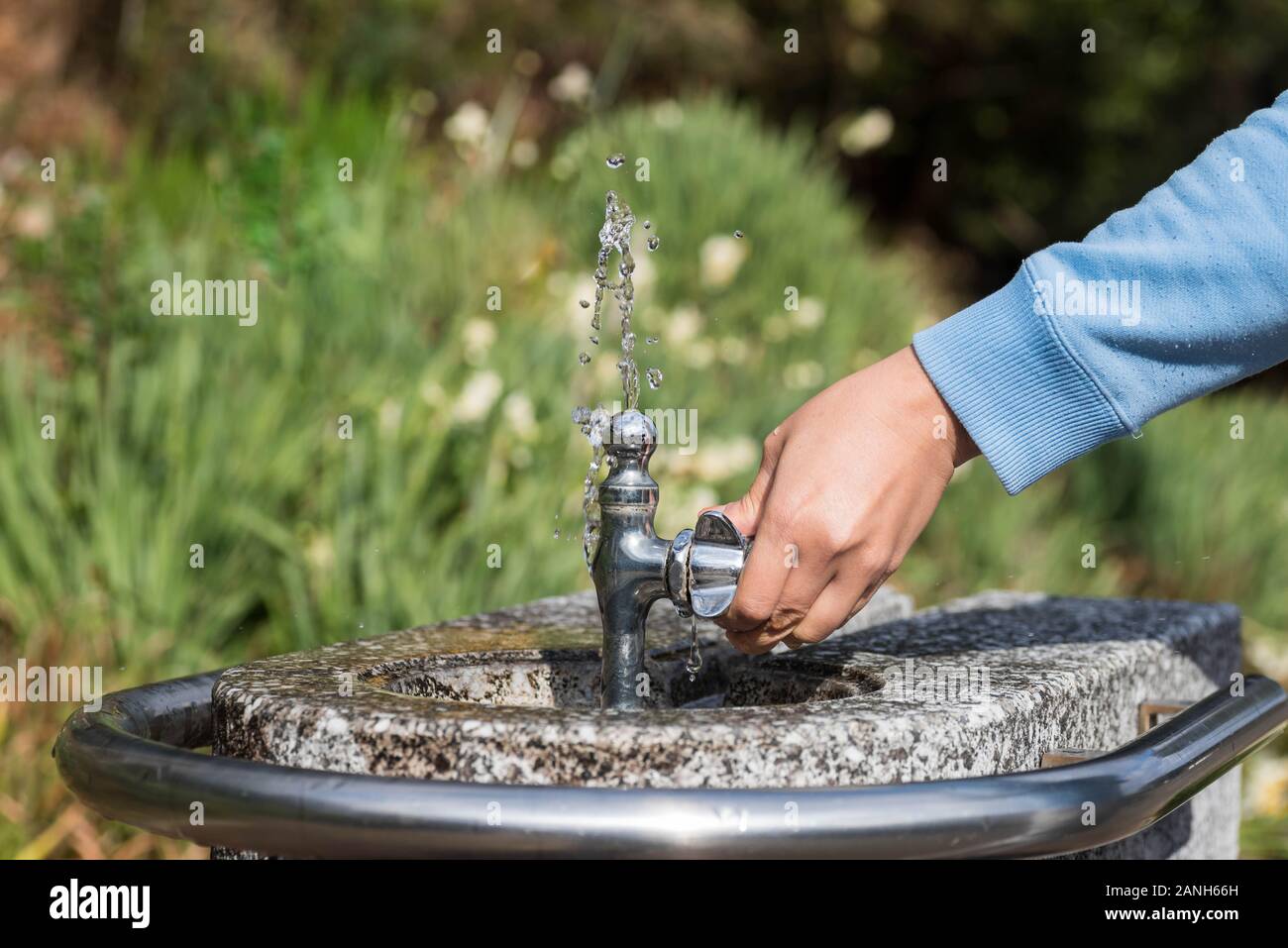 Splashing water coming out of a tap hi-res stock photography and images ...