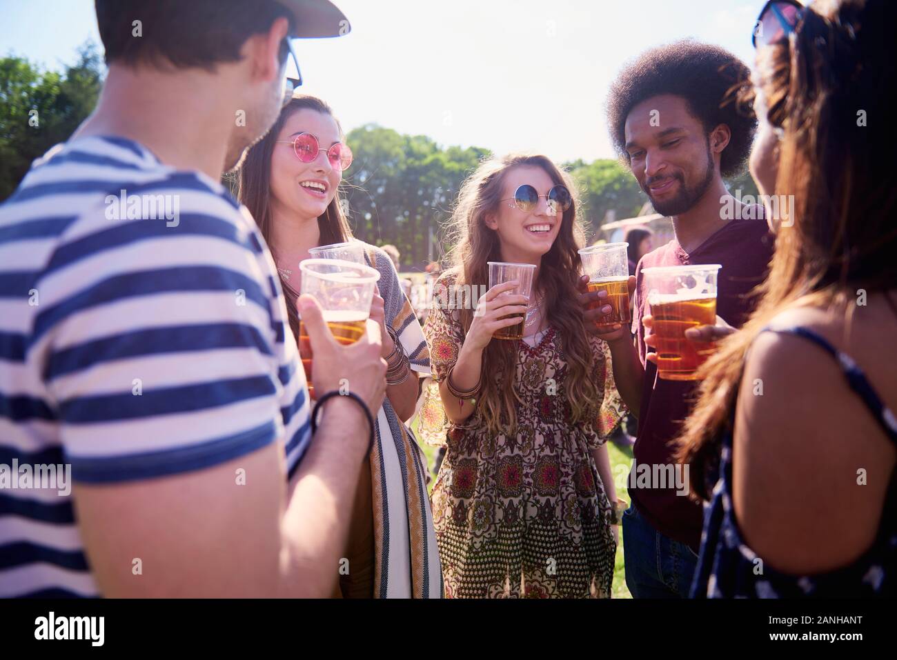 Dance friends hi-res stock photography and images - Alamy