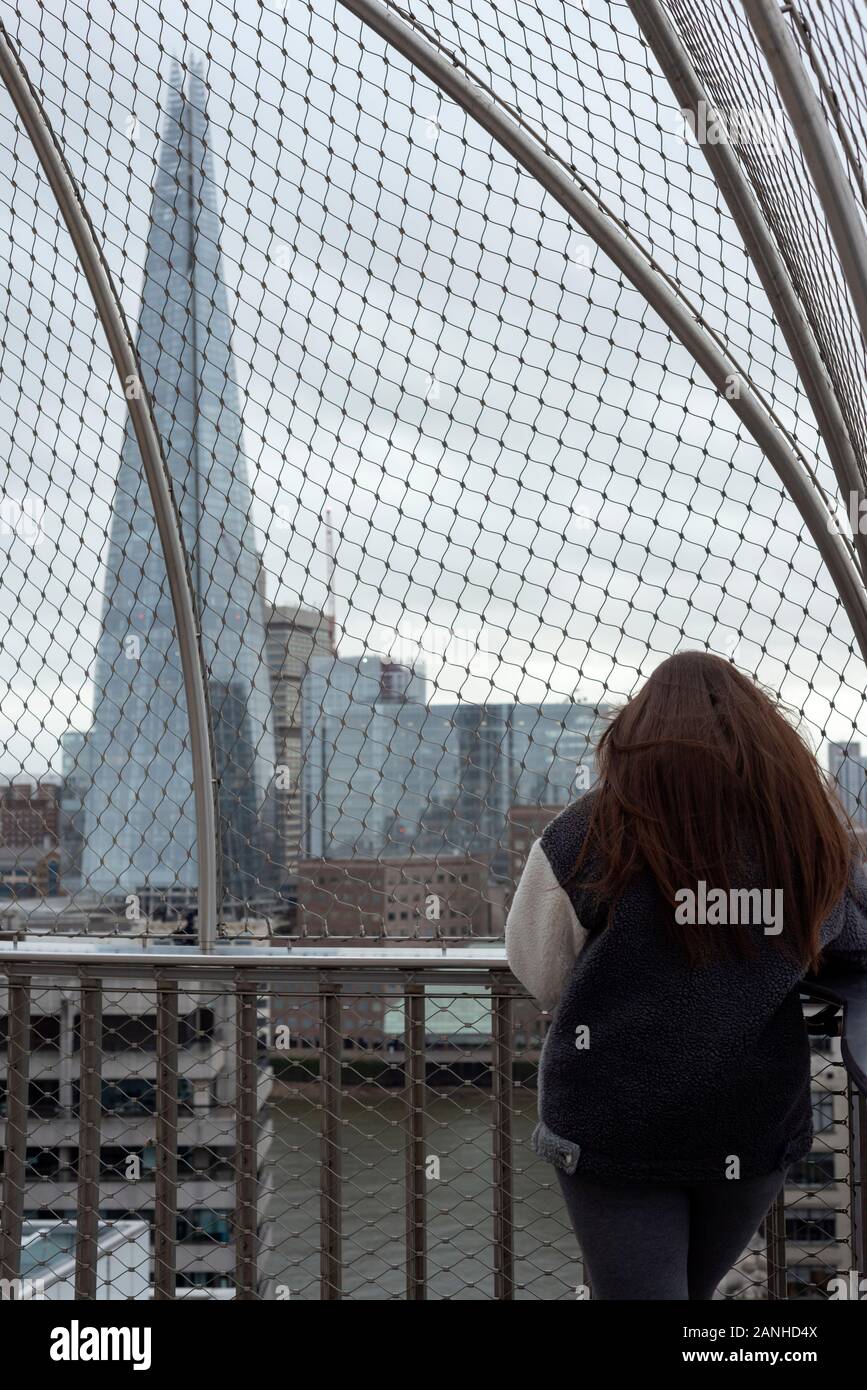 The monument london viewing platform hi-res stock photography and ...