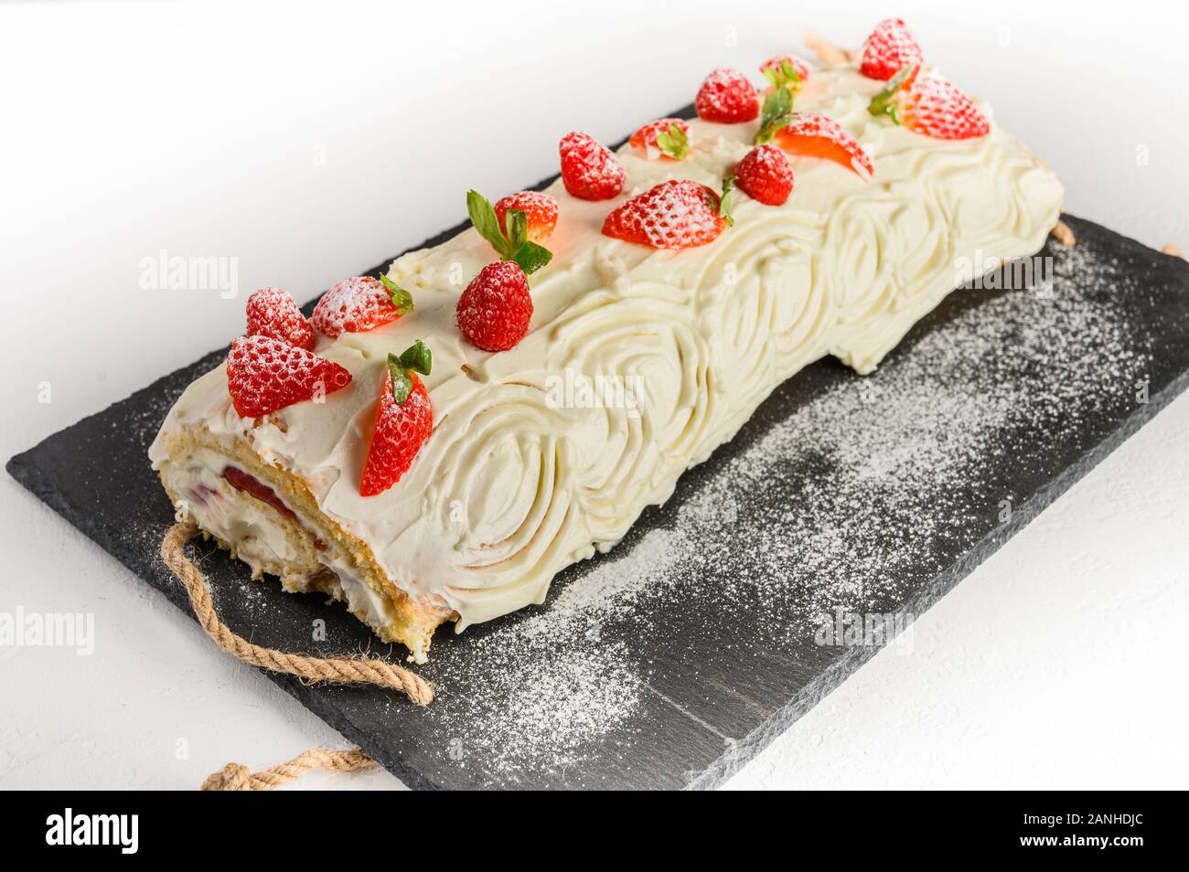 Buche de noel cake hi-res stock photography and images - Alamy