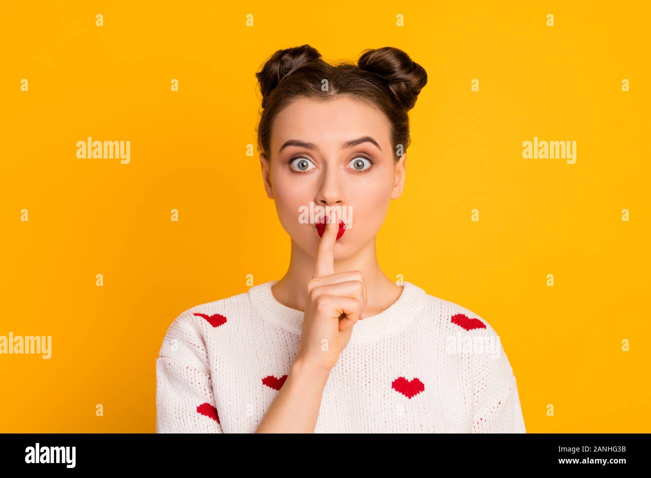 Close-up portrait of her she nice attractive lovely pretty charming ...