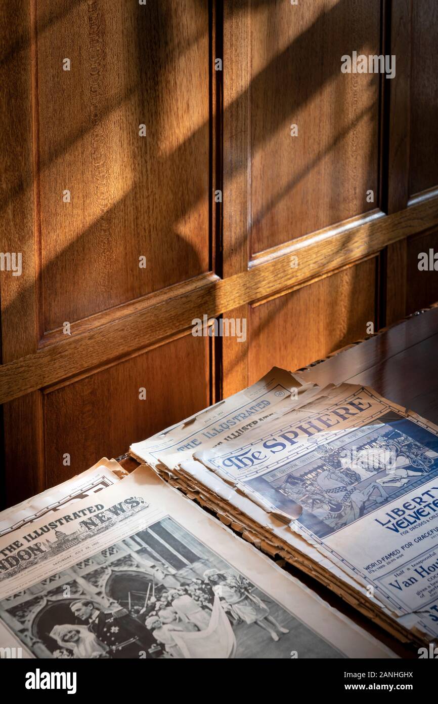 Wall newspapers hi-res stock photography and images - Alamy