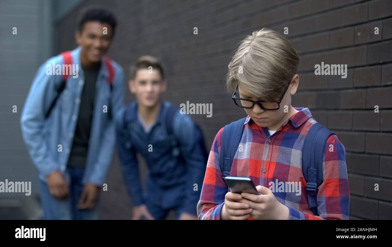 School children bullying phone hi-res stock photography and images - Alamy
