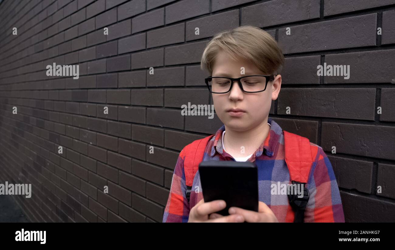 Internet addiction student hi-res stock photography and images - Alamy