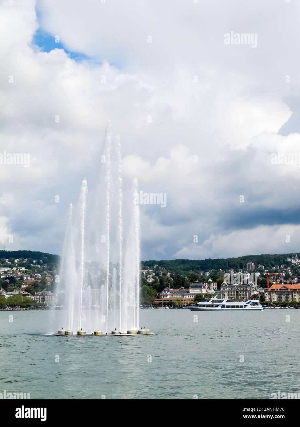 Zurich fountain hi-res stock photography and images - Alamy