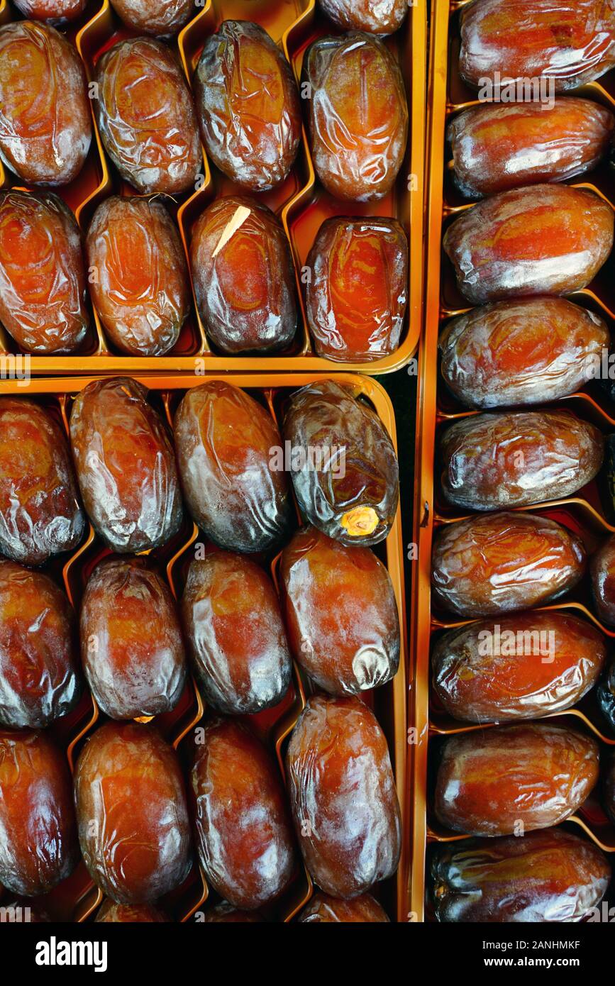 Dried sweet dates in bulk at a food market Stock Photo - Alamy
