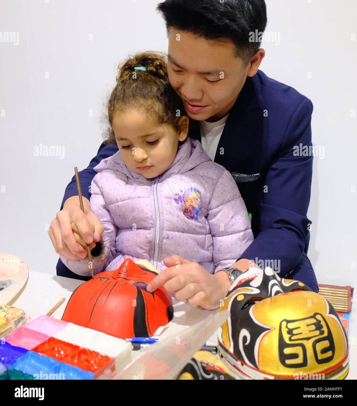 Artist teaches girl draw on hi-res stock photography and images - Alamy