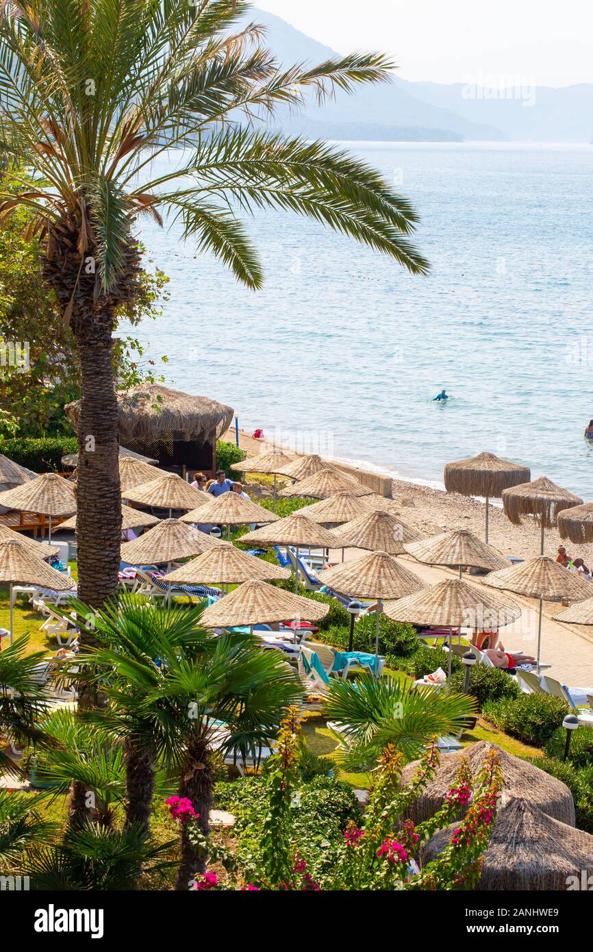 Top 5 beach hi-res stock photography and images - Alamy