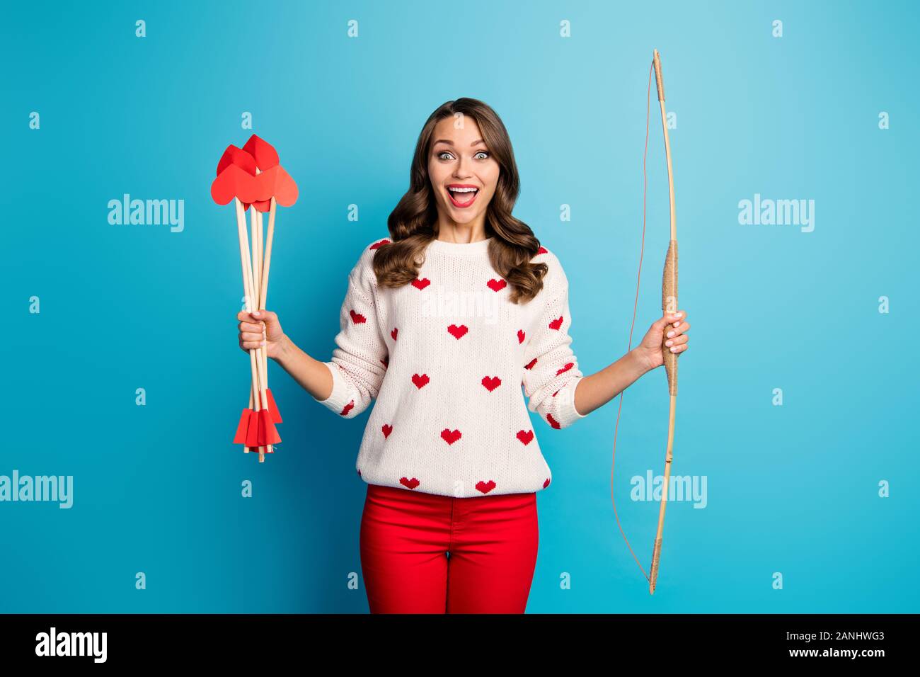 Young woman holding bow arrow hi-res stock photography and images - Alamy