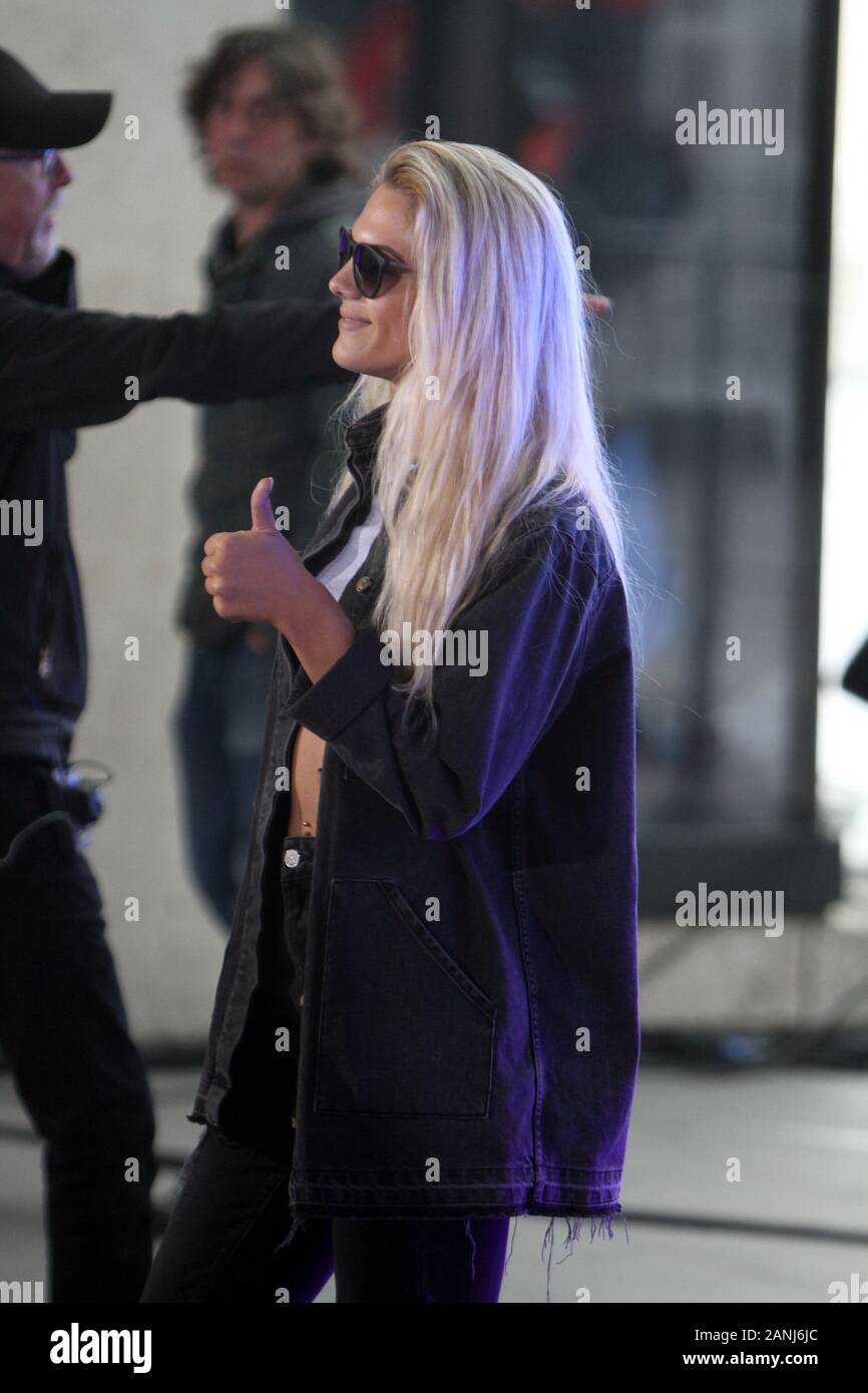 Singer louisa johnson hi-res stock photography and images - Alamy