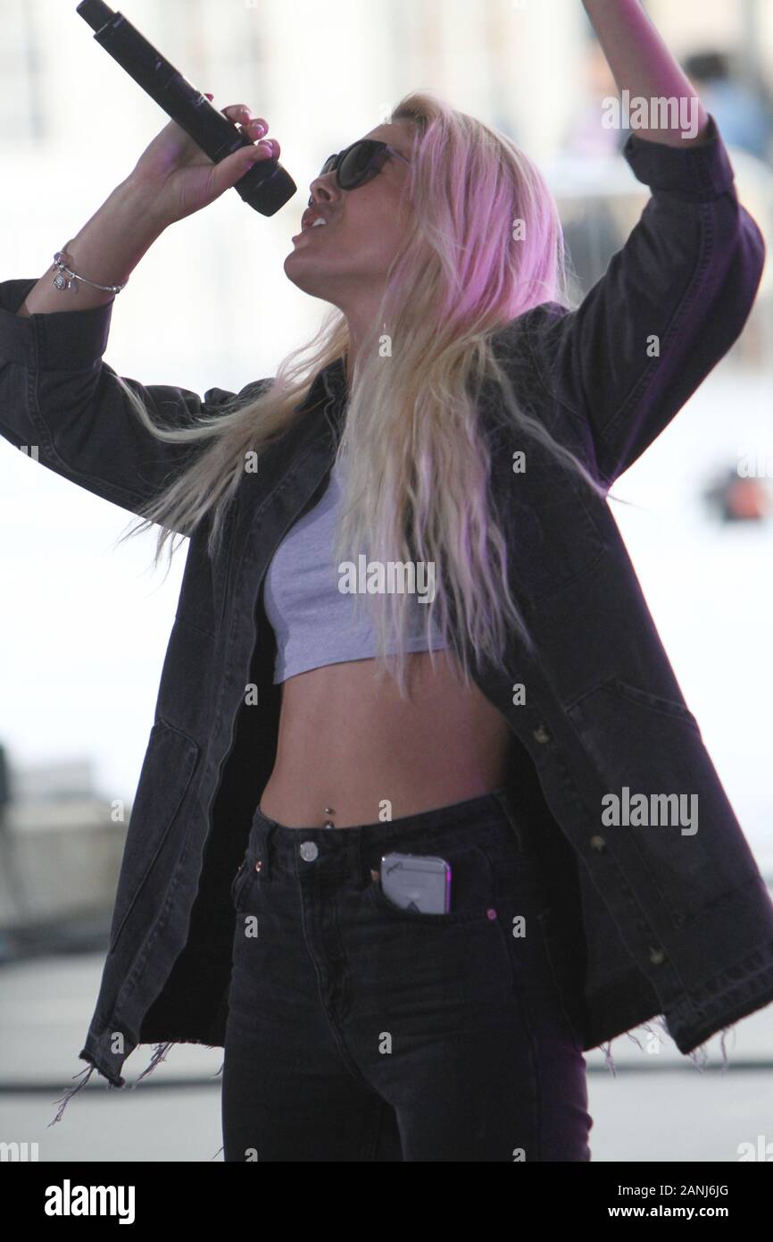 Singer louisa johnson hi-res stock photography and images - Alamy