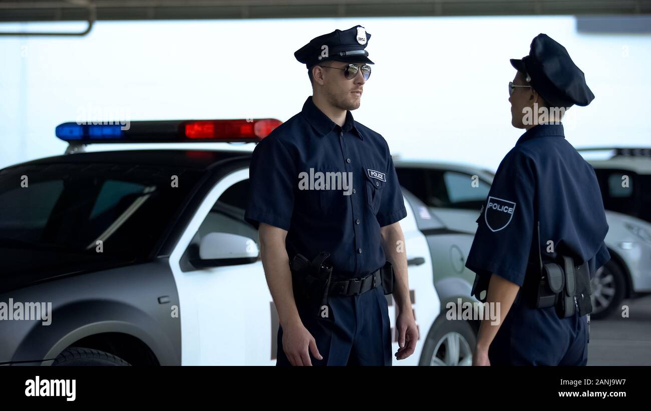 Policeman on duty patrolling street hi-res stock photography and images ...