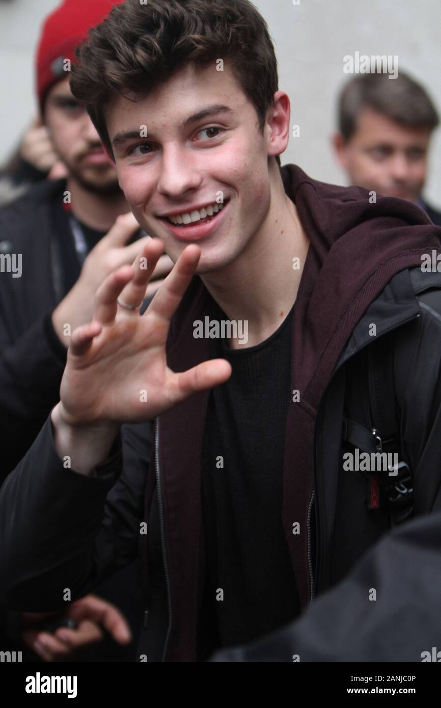 Canadian singer shawn mendes hi-res stock photography and images - Alamy