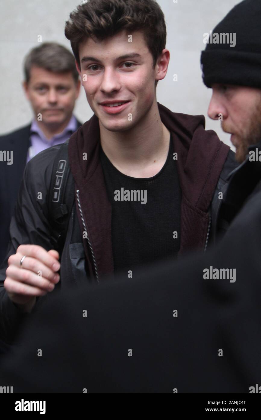 Canadian singer shawn mendes hi-res stock photography and images - Alamy