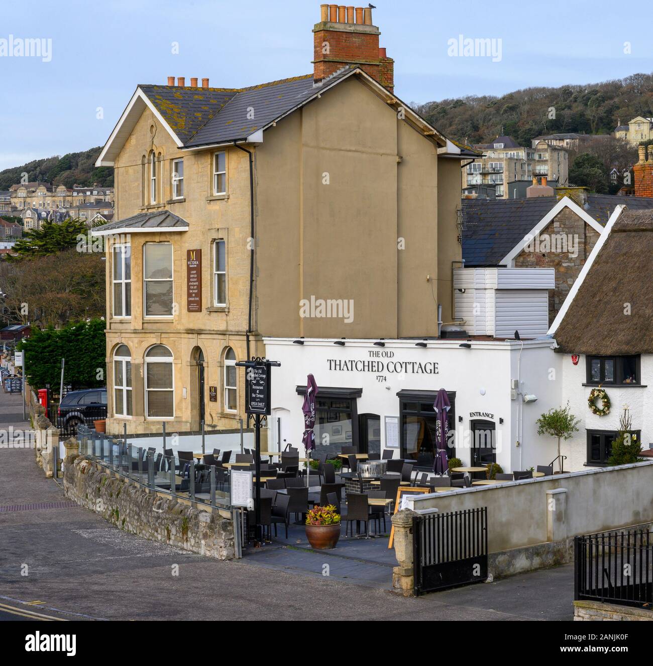 Weston super mare cottage with thatched roof hi-res stock photography ...