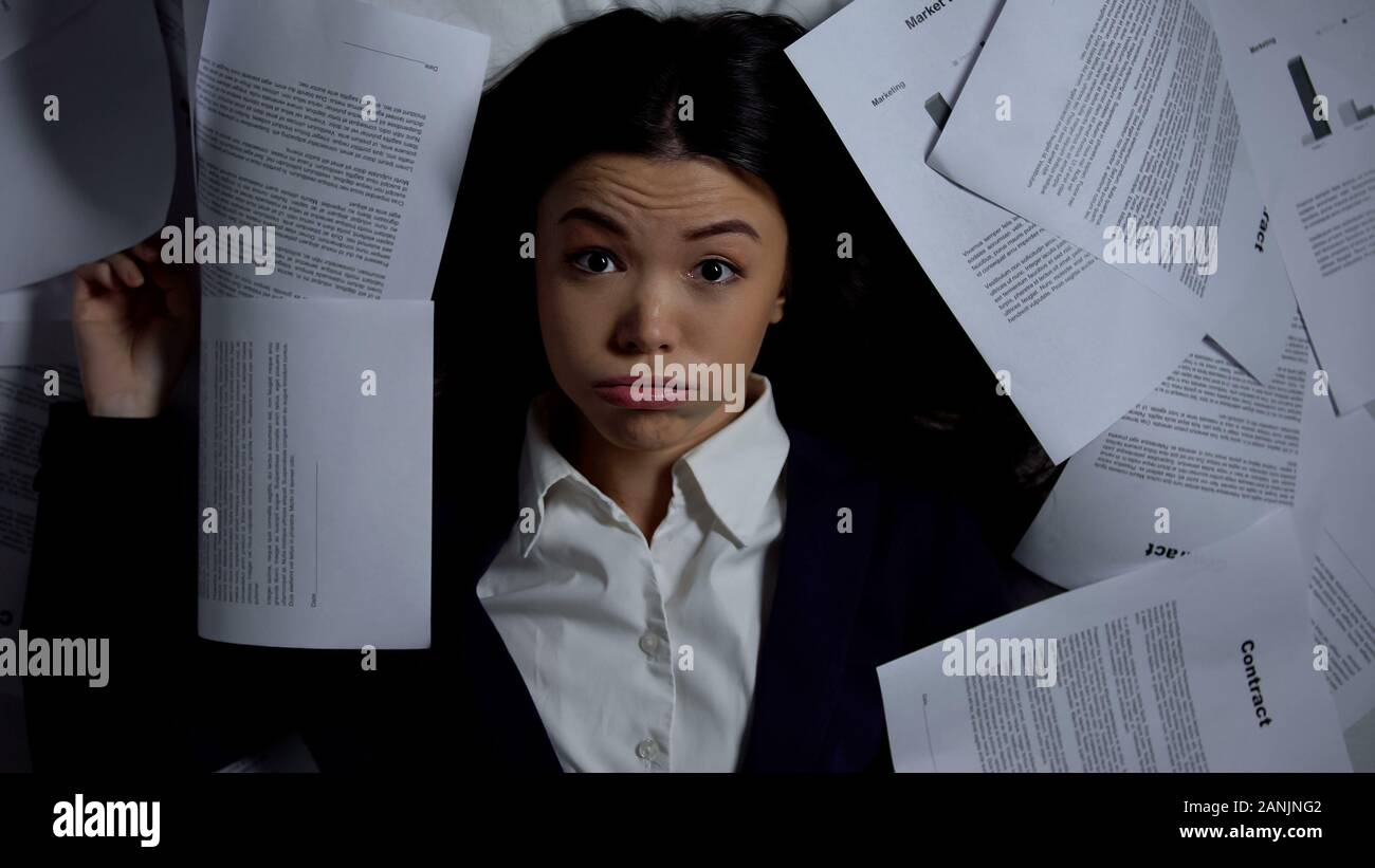 Overloaded with paperwork hi-res stock photography and images - Alamy