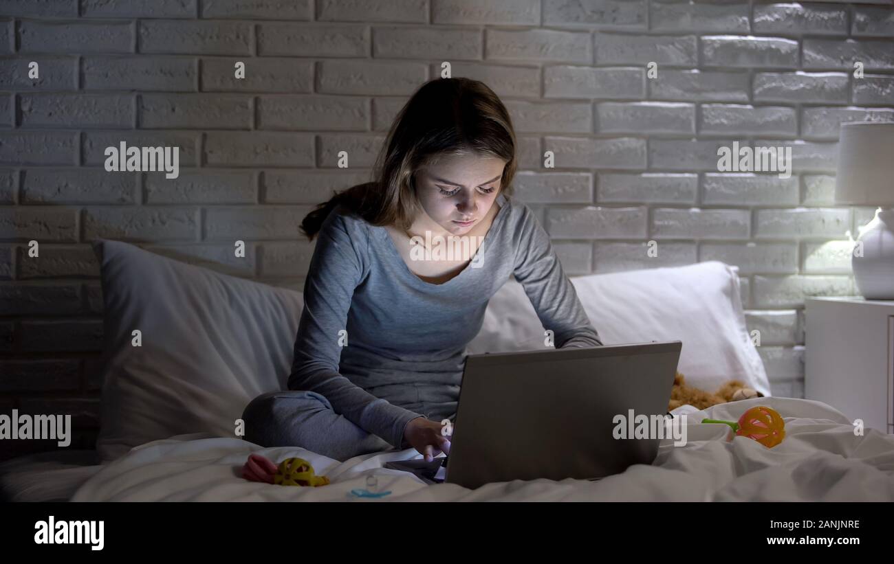 Desperate mommy hi-res stock photography and images - Alamy