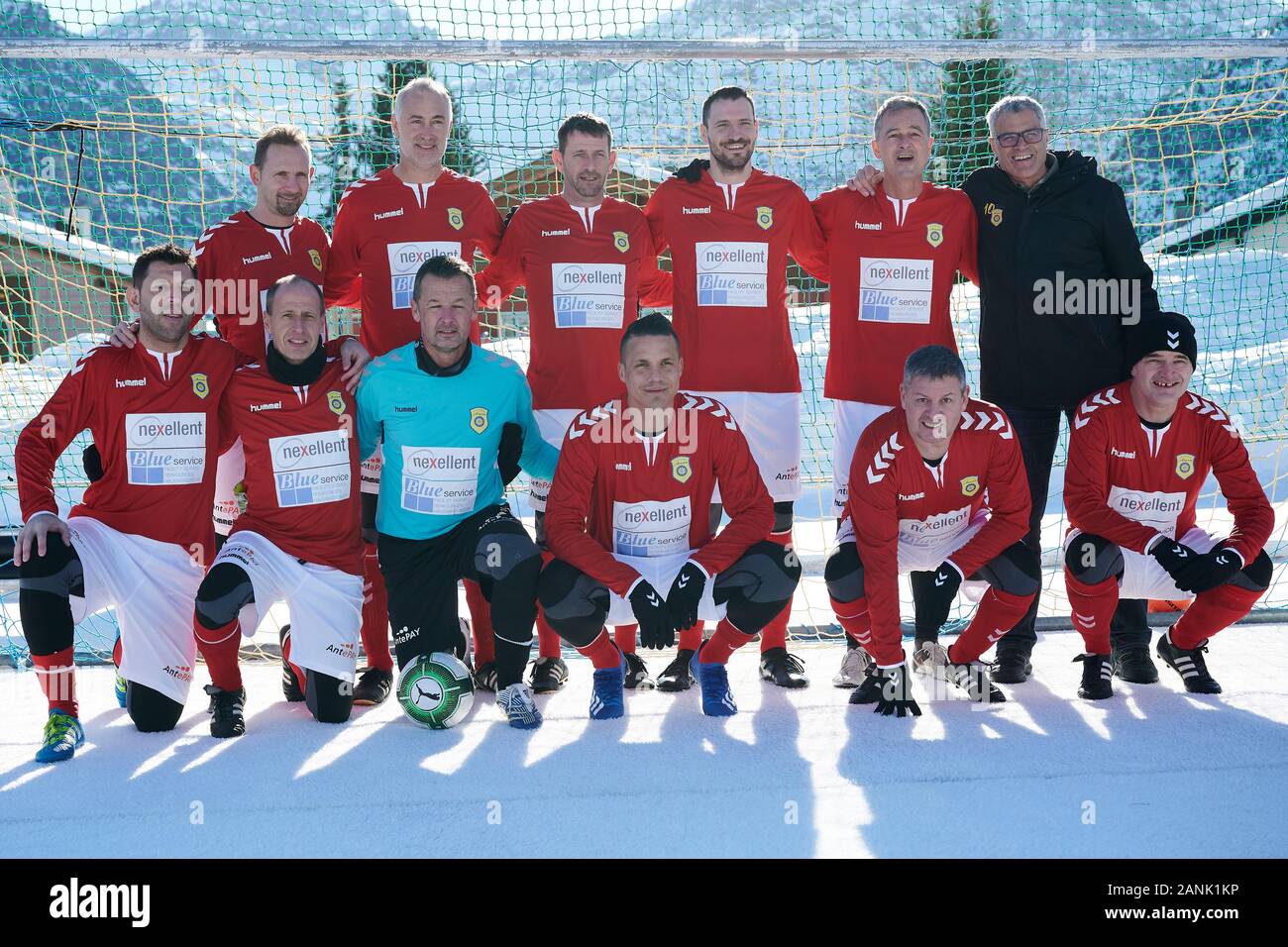 Arosa, Schweiz, 17. Januar 2020. Teamfoto der Schweiz (untere Reihe von ...