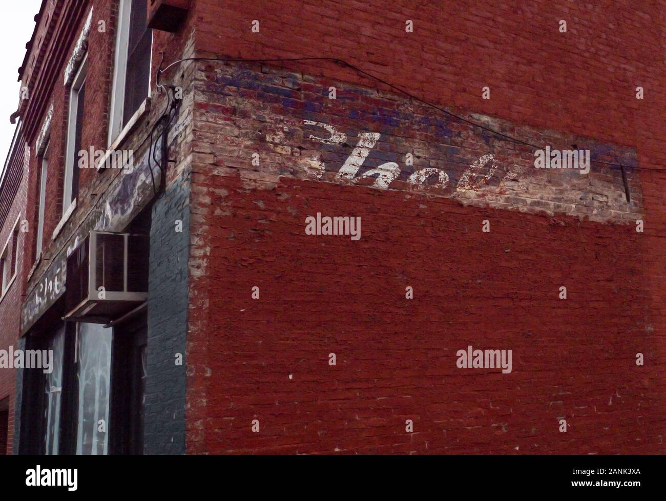 Old brick building advertising hi-res stock photography and images - Alamy