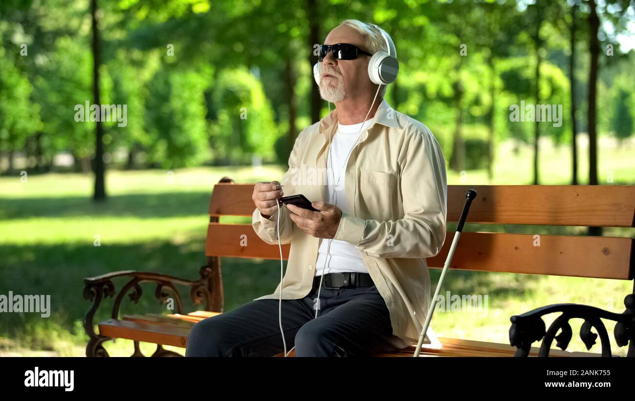 Blind person phone communicate hi-res stock photography and images - Alamy