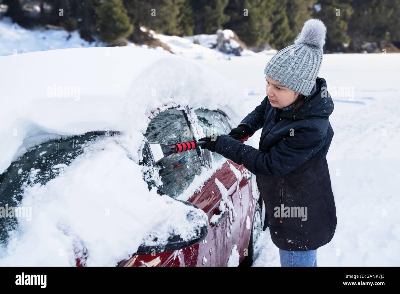 Snow windscreen hi-res stock photography and images - Alamy