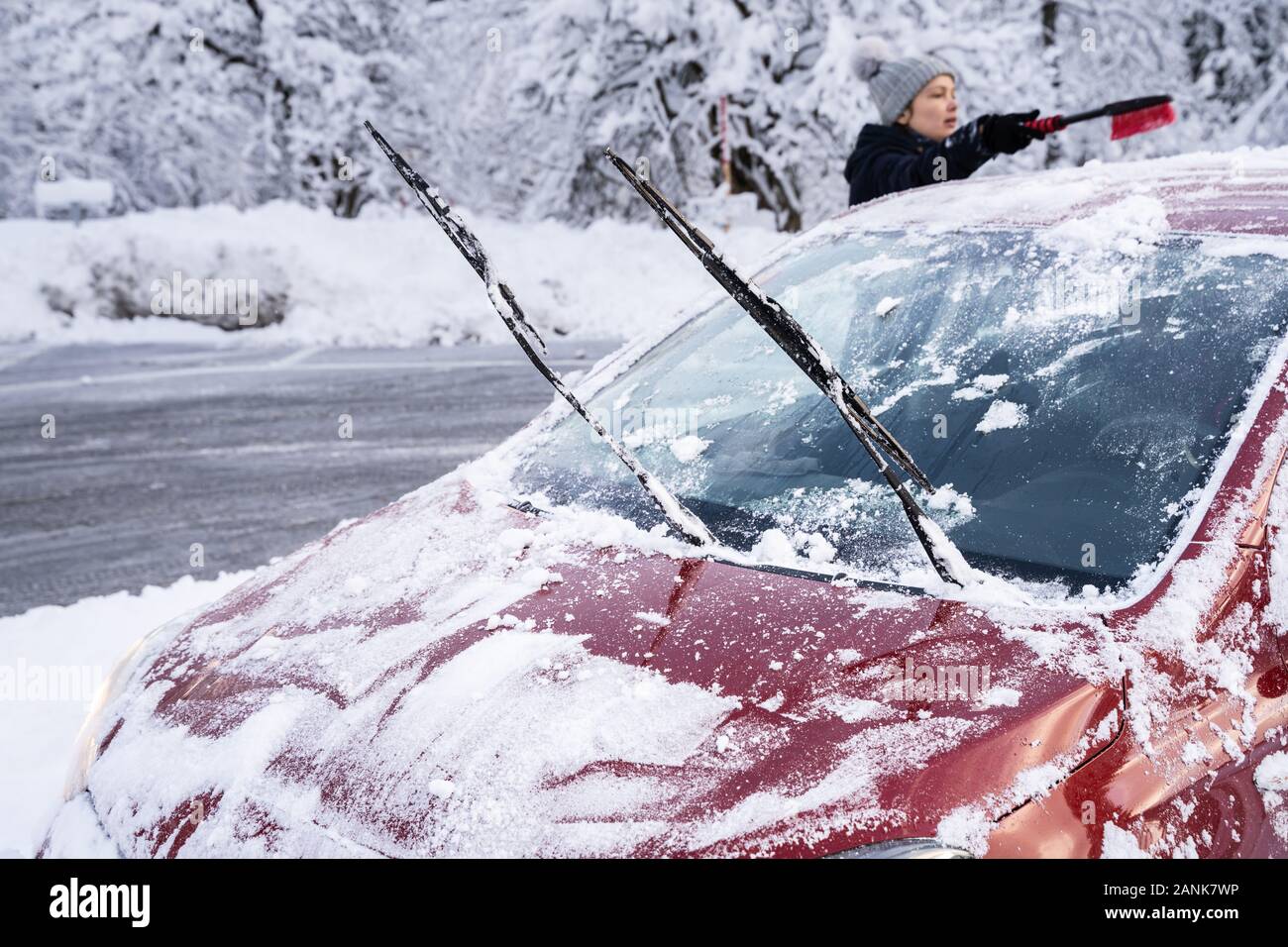Cleaning car from snow hi-res stock photography and images - Alamy