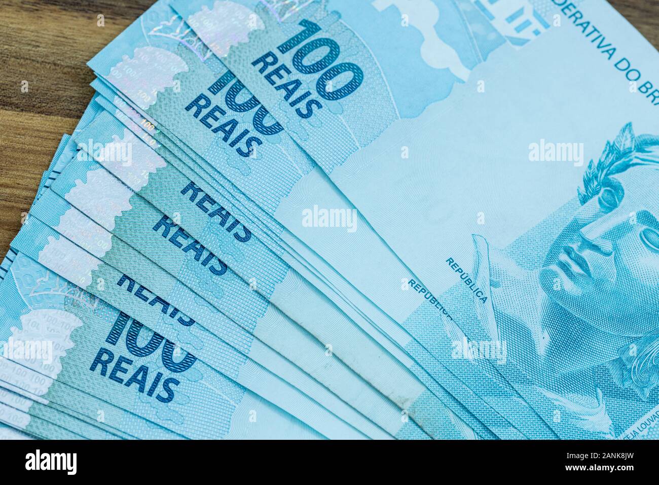 Brazilian one hundred real bill hi-res stock photography and images - Alamy