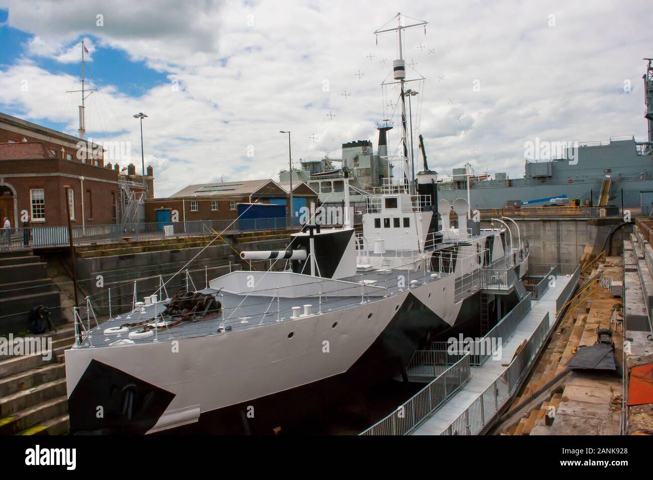 Royal navy minesweeper hi-res stock photography and images - Alamy