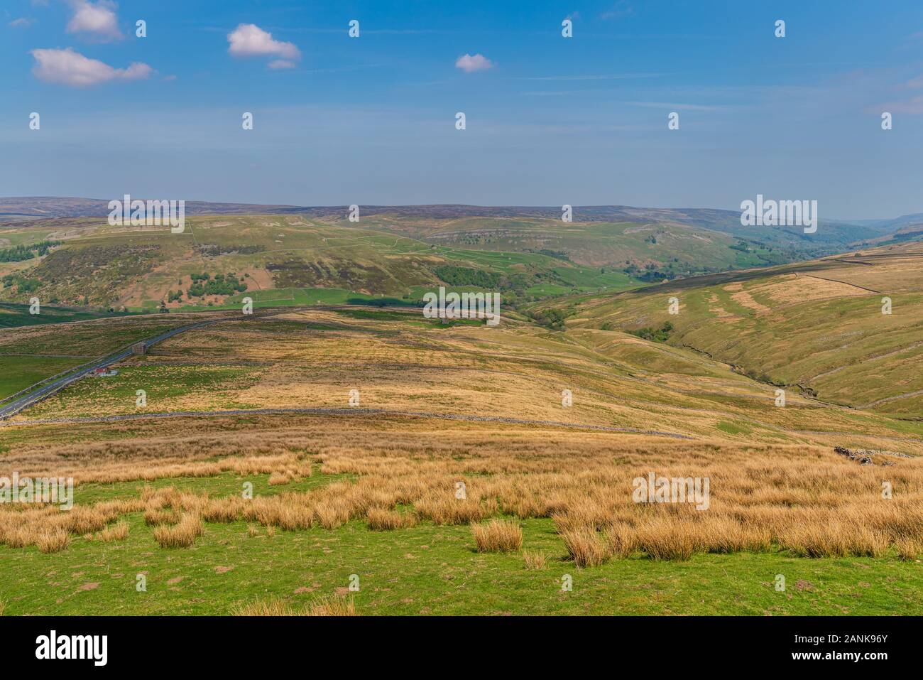 Yorkshire Dales landscape with the Swaledale near Thwaite, North ...