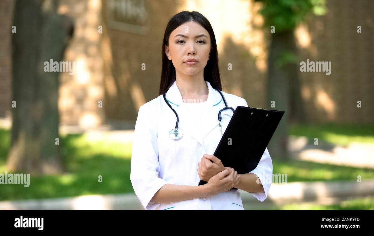 Serious nurse hi-res stock photography and images - Alamy
