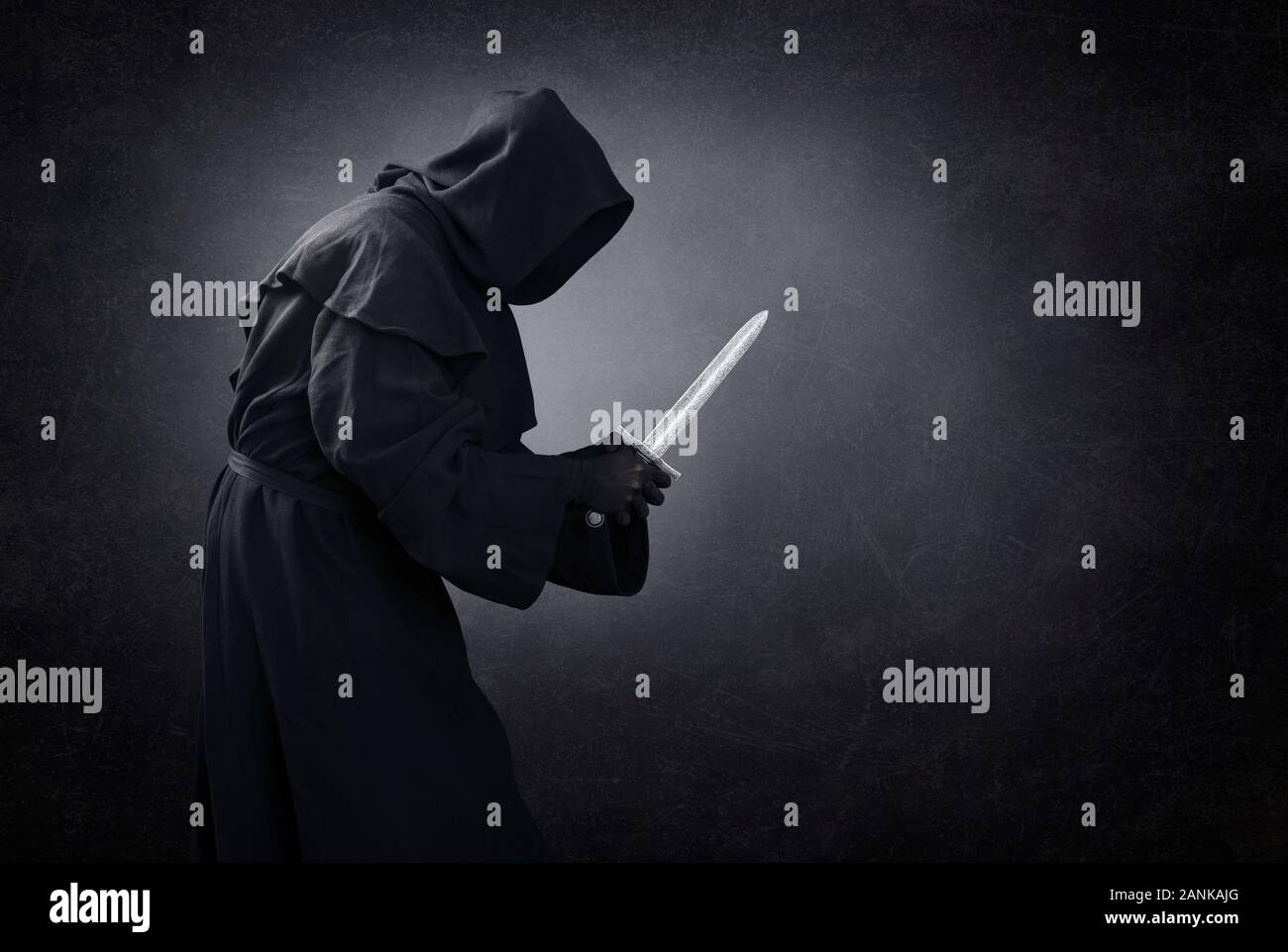 Man holding dagger hi-res stock photography and images - Alamy