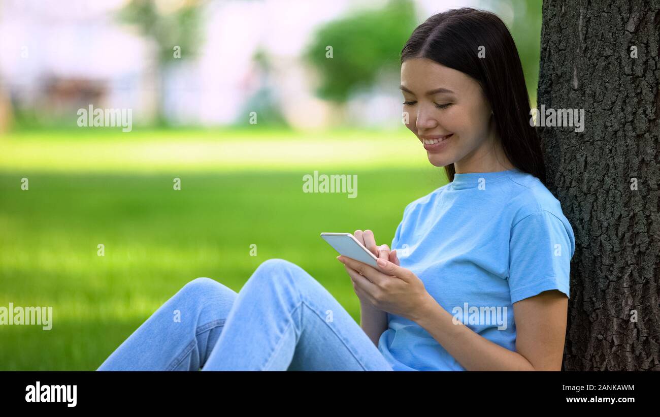 Female scrolling hi-res stock photography and images - Alamy