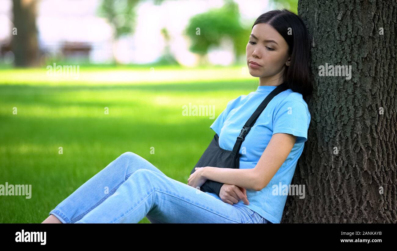 Injured arm hi-res stock photography and images - Alamy