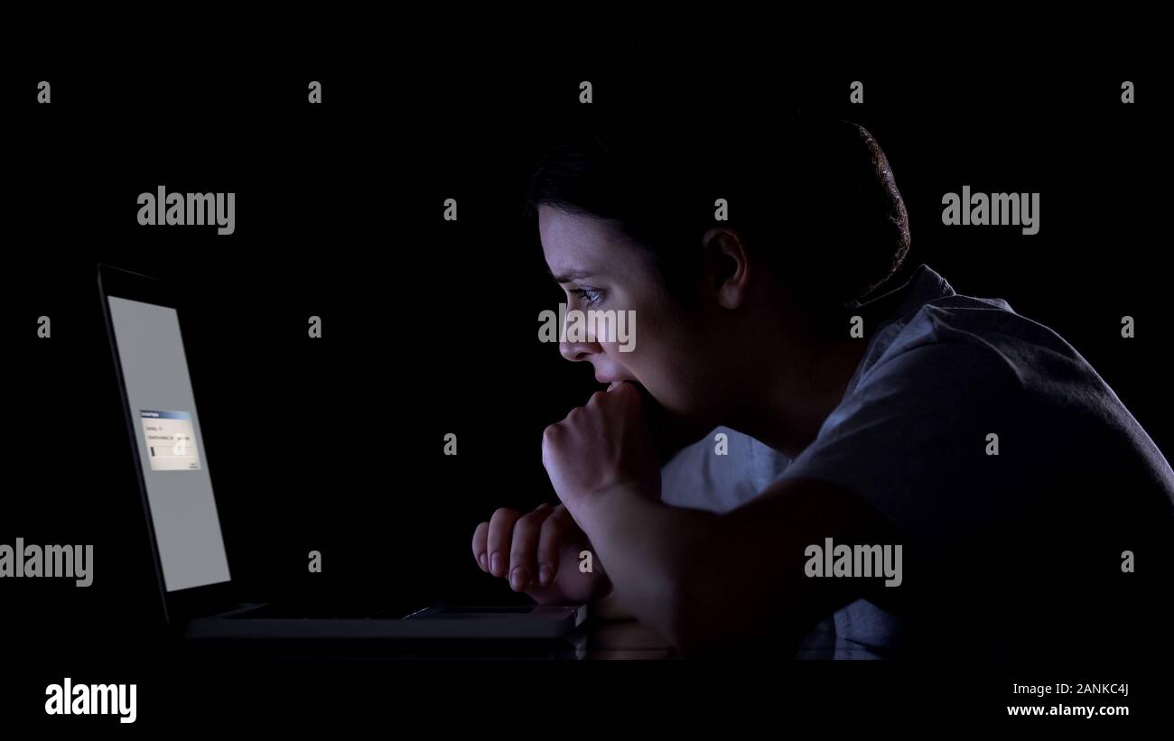 Downloading fail hi-res stock photography and images - Alamy