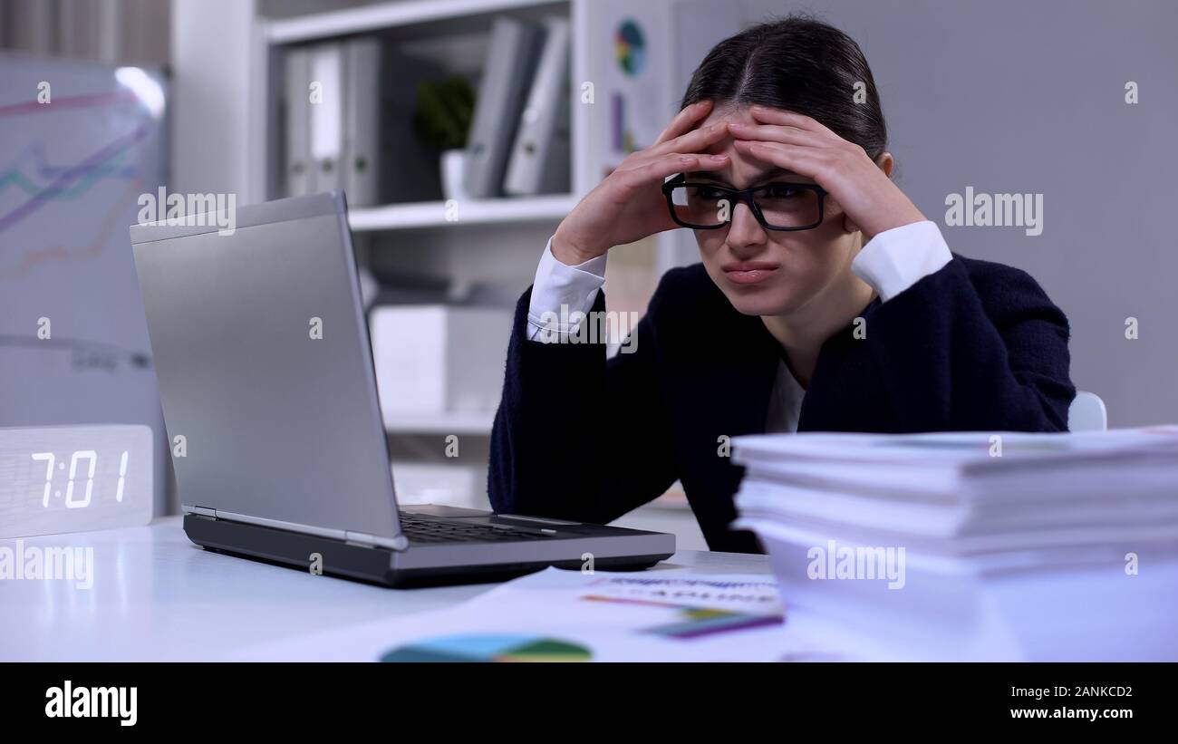 Female employee in time hi-res stock photography and images - Alamy