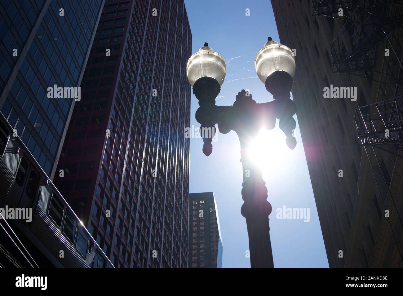 Chicago streetlamp and skyline hi-res stock photography and images - Alamy