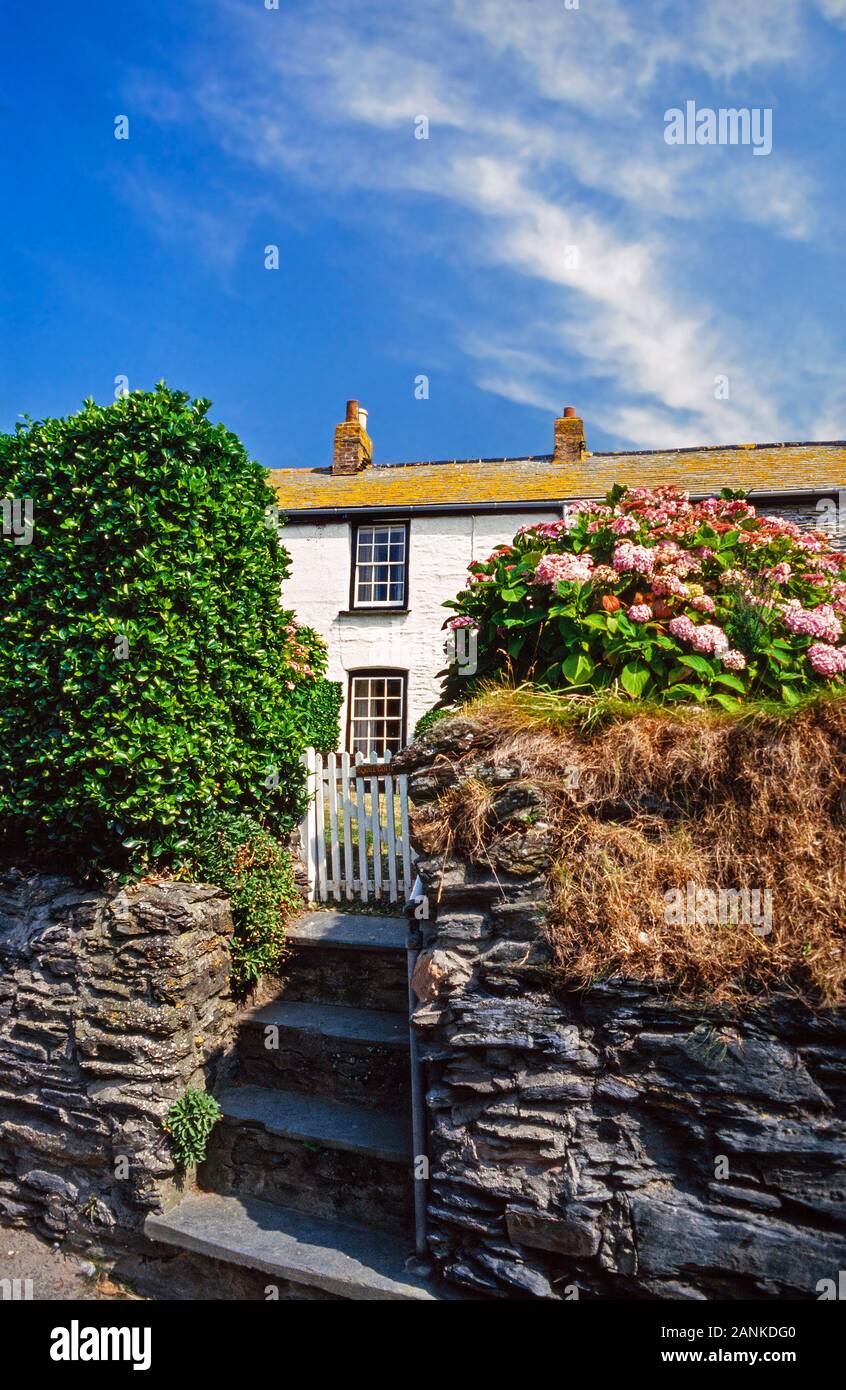 Cottage cornwall hi-res stock photography and images - Alamy