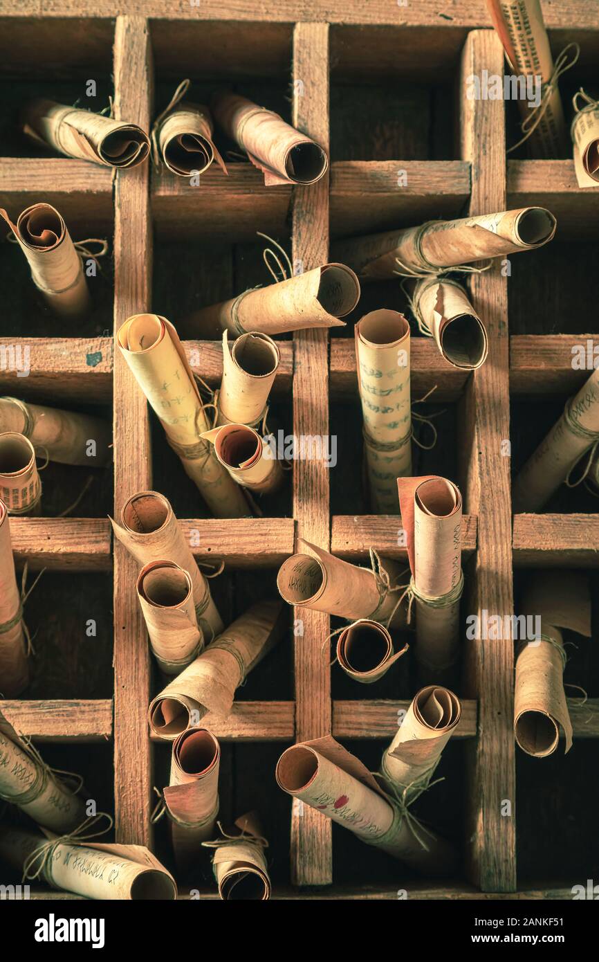 Papyrus scroll ancient library hi-res stock photography and images - Alamy