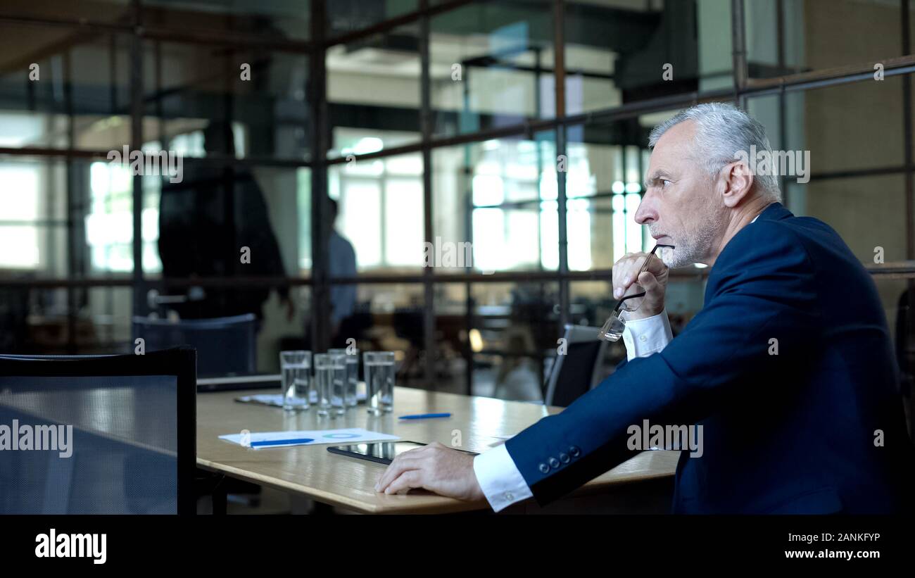 Boss Shouting At Employee Group High Resolution Stock Photography and ...
