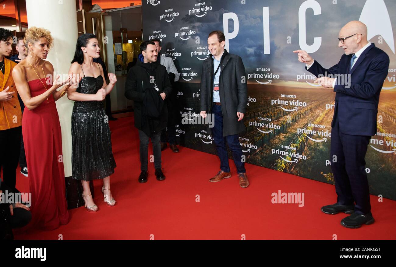 17 January 2020, Berlin: Actor Patrick Stewart (r) jokes with his ...