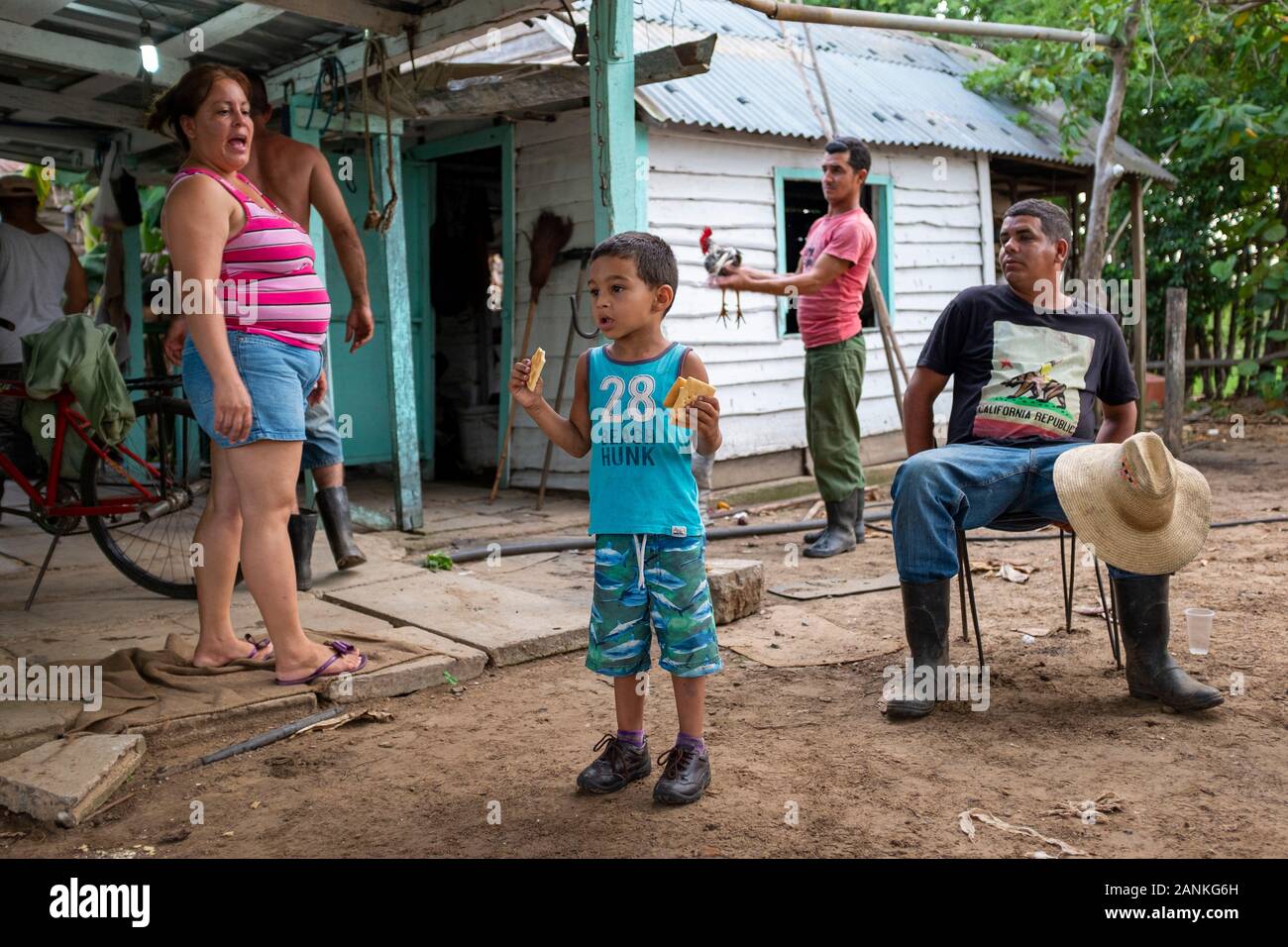 Cuba family portrait hi-res stock photography and images - Alamy