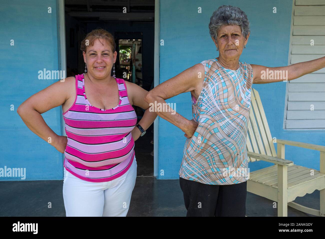 Cuba family portrait hi-res stock photography and images - Alamy