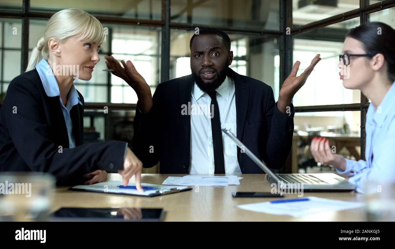 Arguing gesture hi-res stock photography and images - Alamy